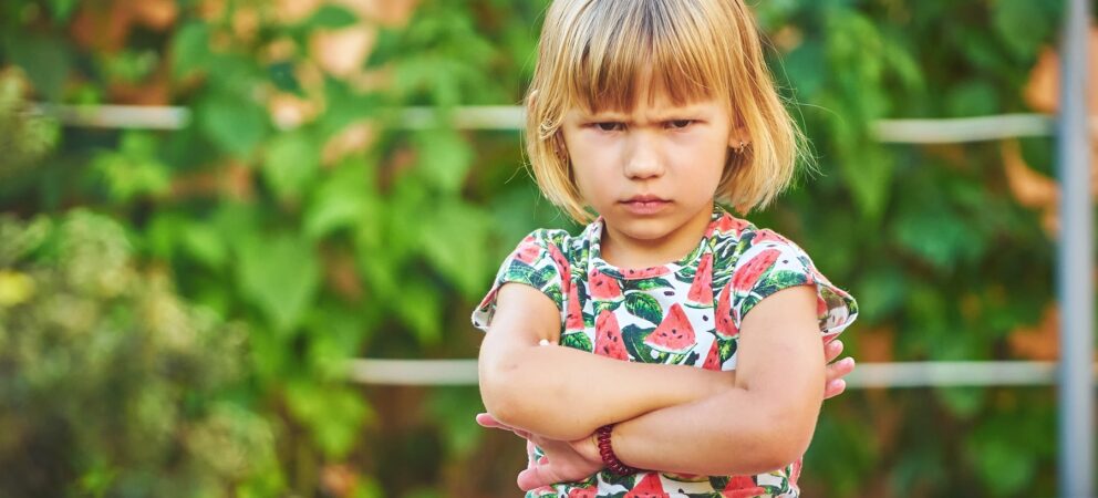 Aggressives Kind im Kindergarten: Ursachen & Tipps